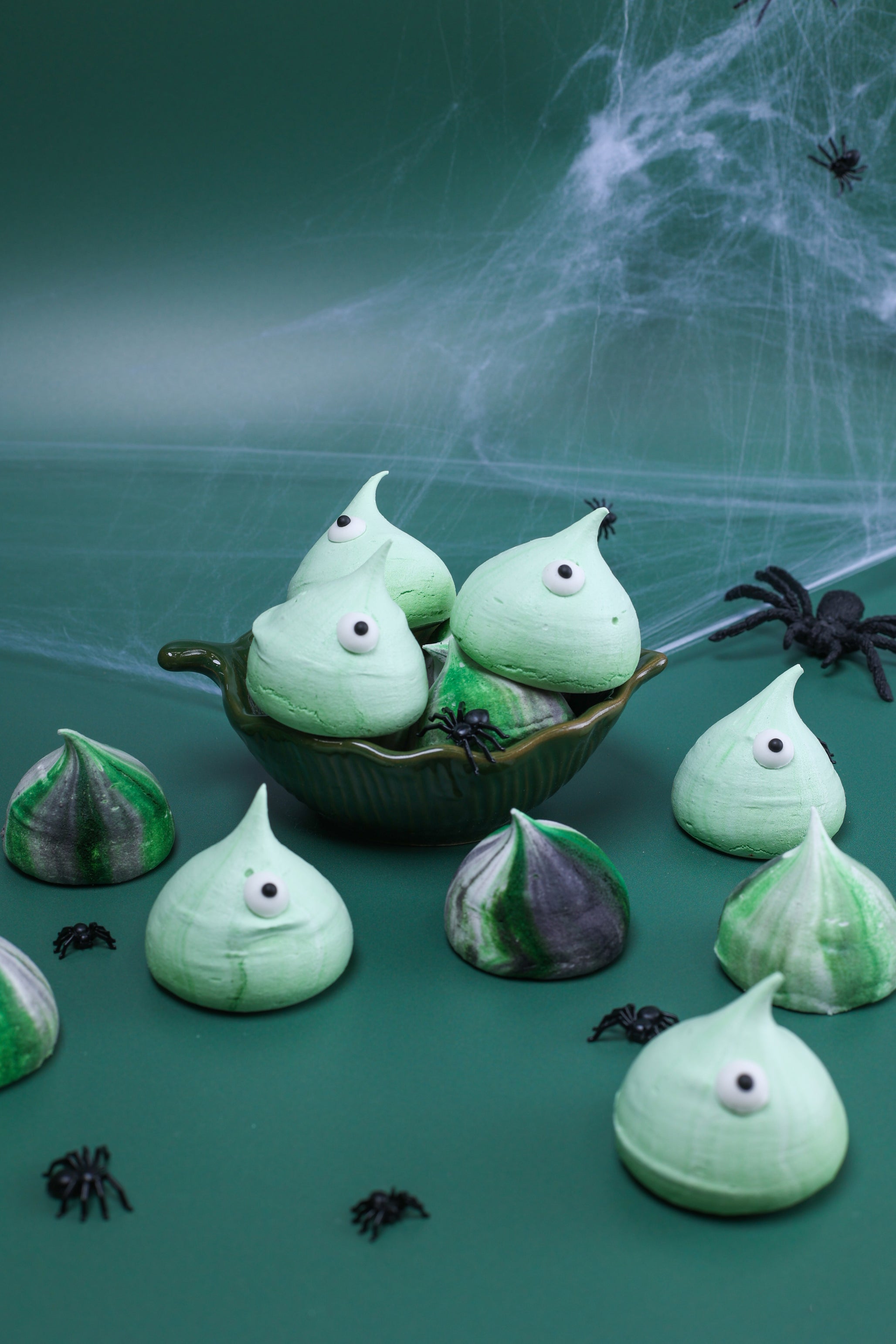HALLOWEEN SELECTION – Meringue Girls